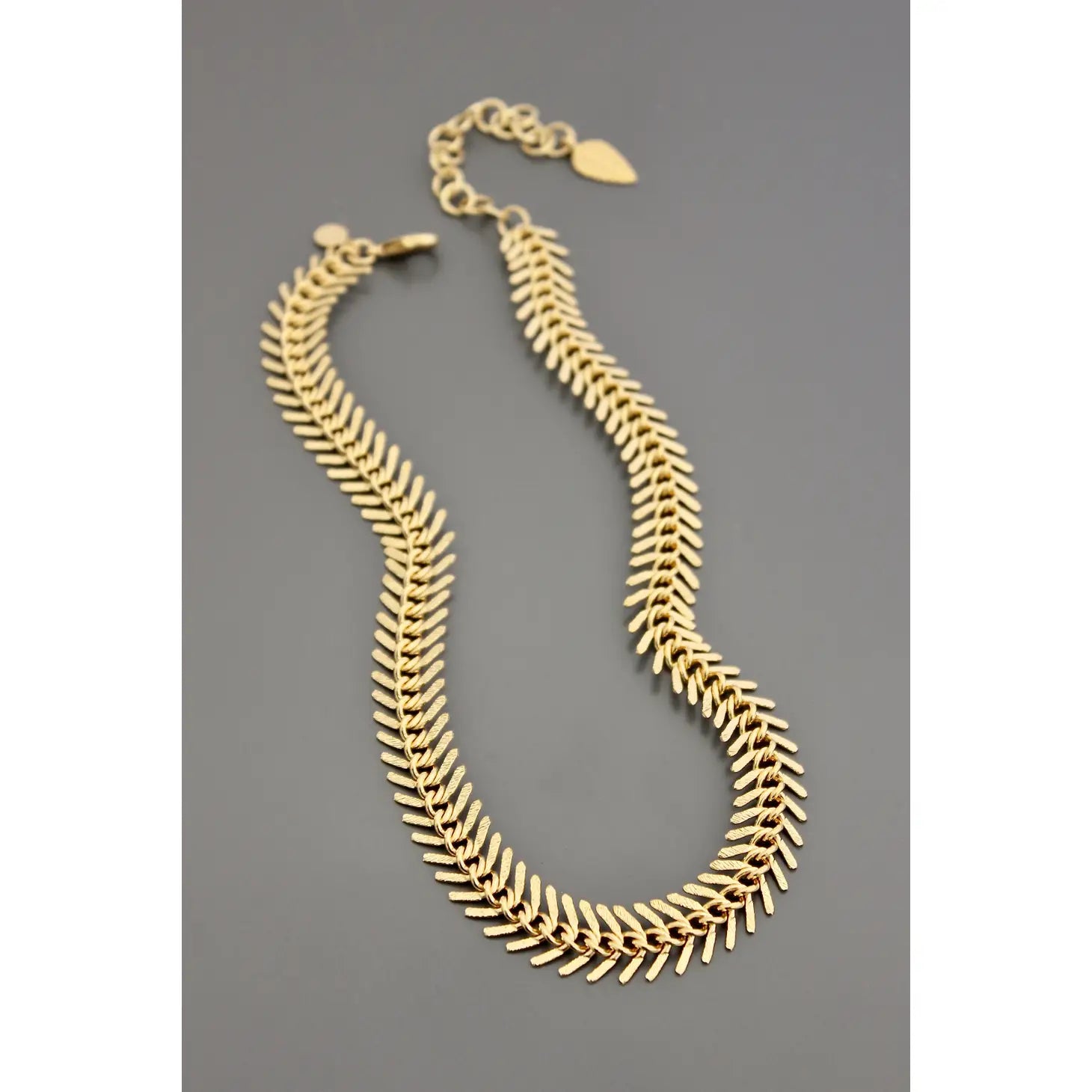 18 k Gold Chain Fishbone Necklace – The Village Retail
